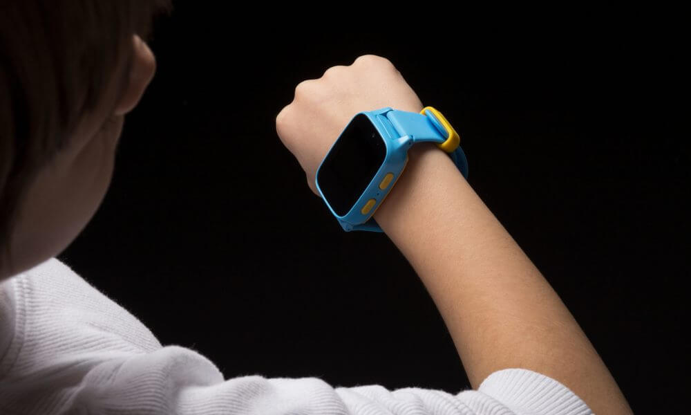 How to set up a children's smart watch ️ and connect it to the phone ...