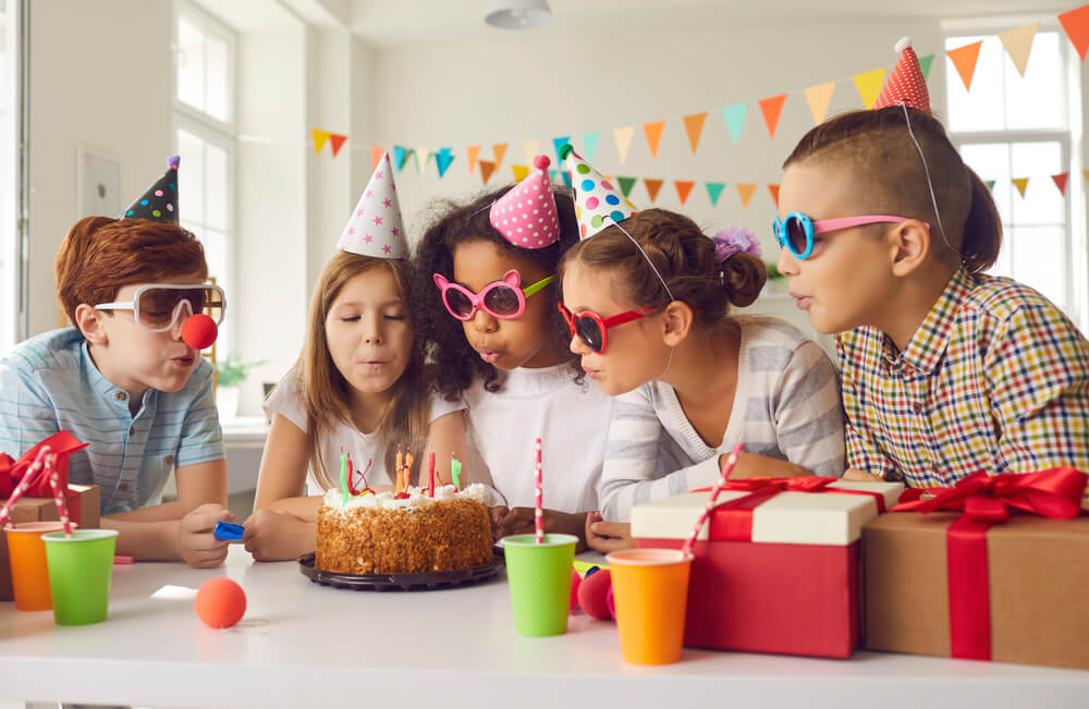 Тоp 20 Birthday Party Ideas for Teens [10-16th year old] | FindMyKids Blog